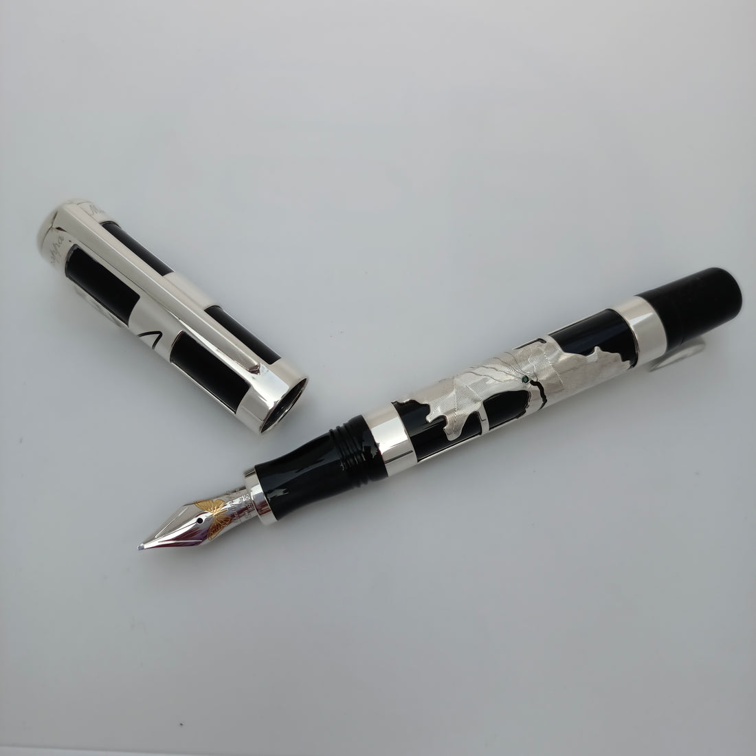 Vintage Pen Store - Collection of all types of Pens
